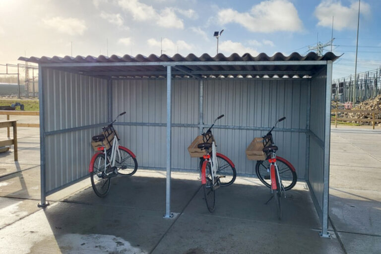 Fietsenhok met golfplaten dak: sterk en praktisch – HekwerkWolvega.nl
